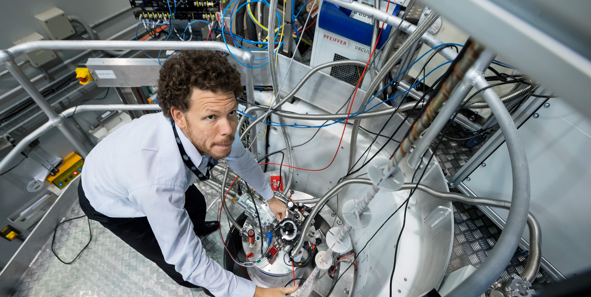 Research captures dynamic atomic interactions in a promising sodium ion ...